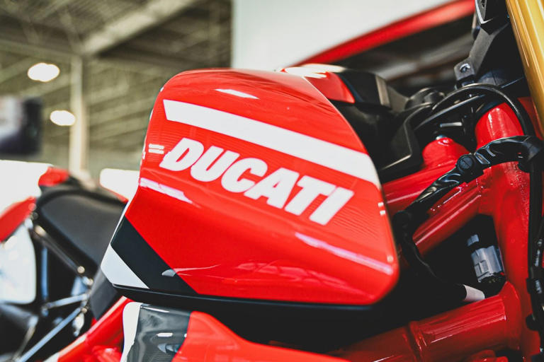 Motorcyclist riding a 2023 Ducati dies in crash on Round Swamp Road in ...