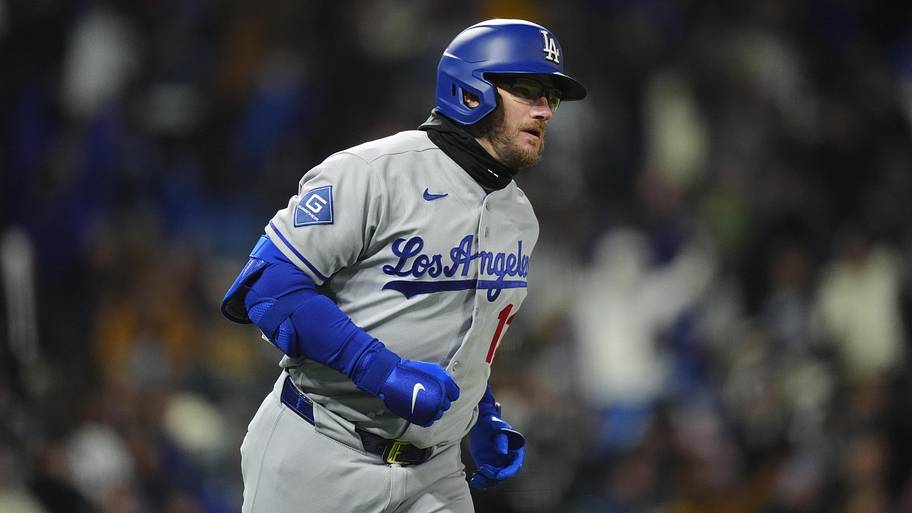 Dodgers' Max Muncy to miss time with wrist injury