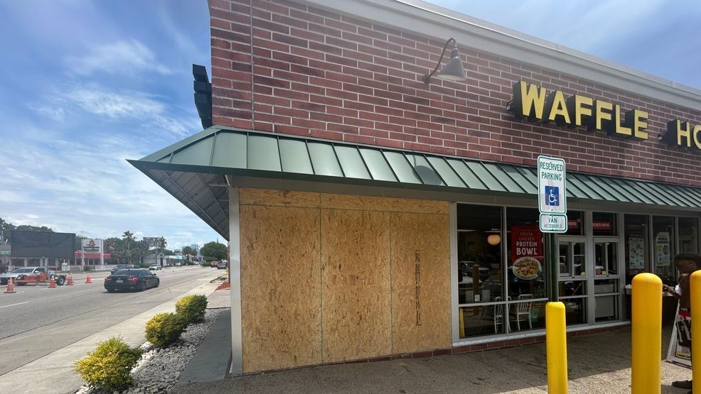 No injuries reported after car hits Waffle House in Myrtle Beach