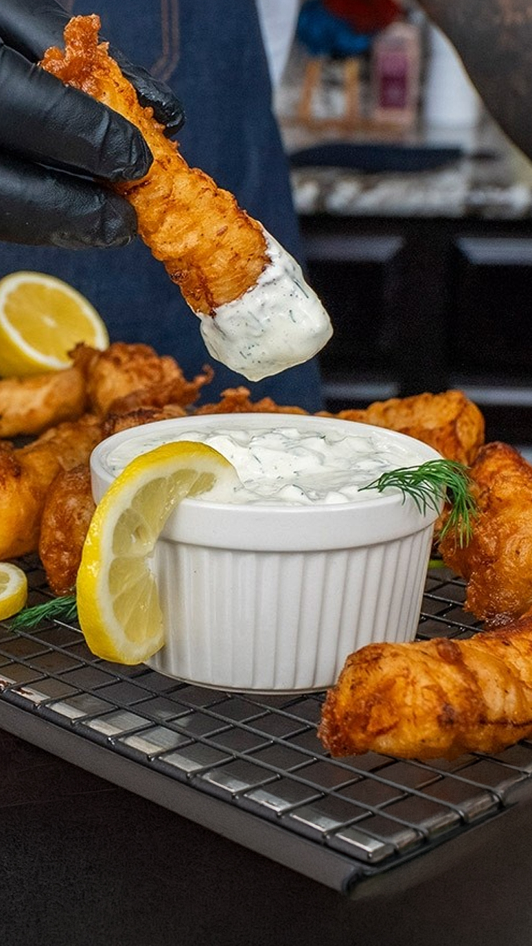 Crispy fish and chips with tartar sauce