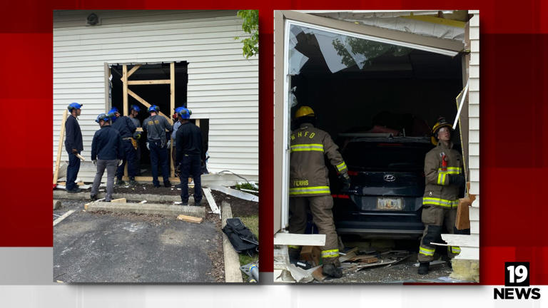 Car crashes into building in Warrensville Heights; 3 taken to the hospital