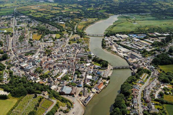 The gorgeous little seaside town with 1 of UK's best high streets - 30 ...