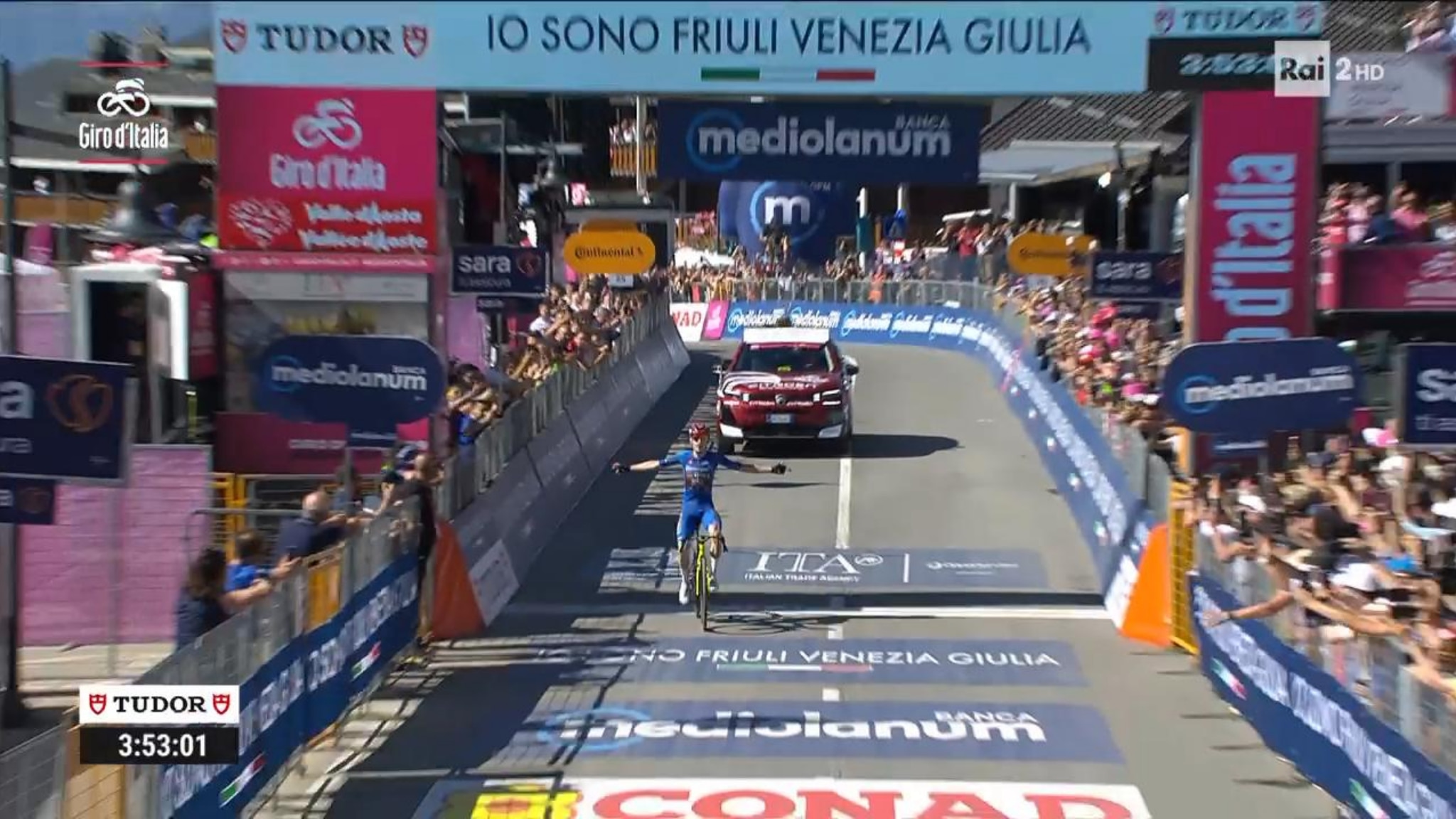 Giro d’Italia, a Jonas Vingegaard la Aosta-Pila di 133 km