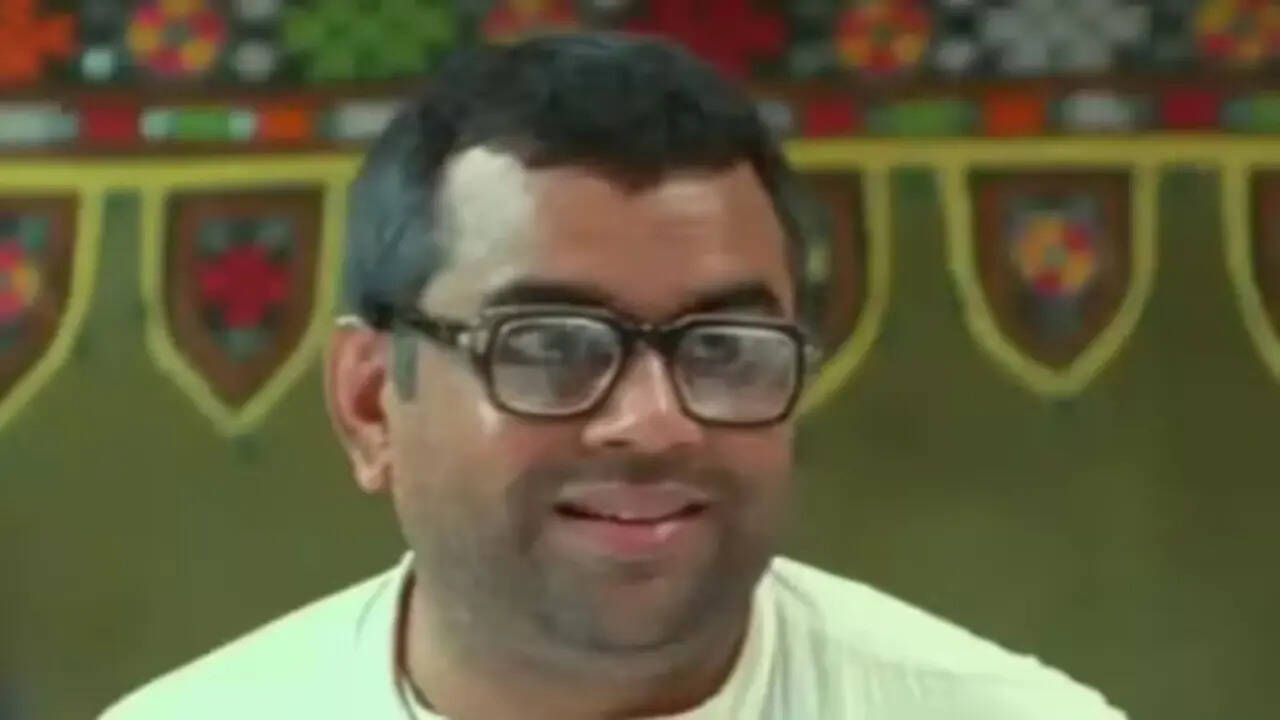 Paresh Rawal exits 'Hera Pheri 3', returns signing amount with 15 ...