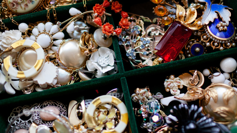 Repurpose thrifted jewelry in your home and garden with these 12 ...