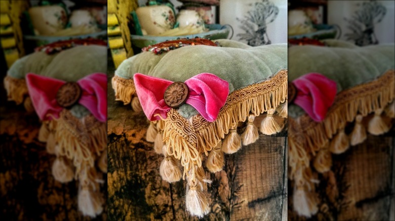 Repurpose thrifted jewelry in your home and garden with these 12 ...