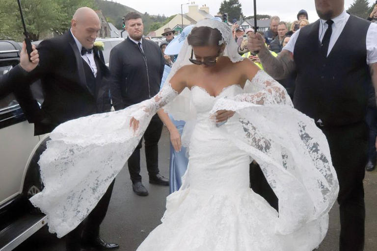Tyson Fury 'won't give kids all his money' despite £5m wedding gift to ...