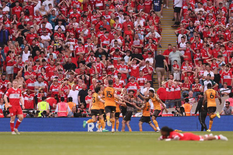 Soccer - McBurnie's last-gasp winner sends Hull City back to Premier League