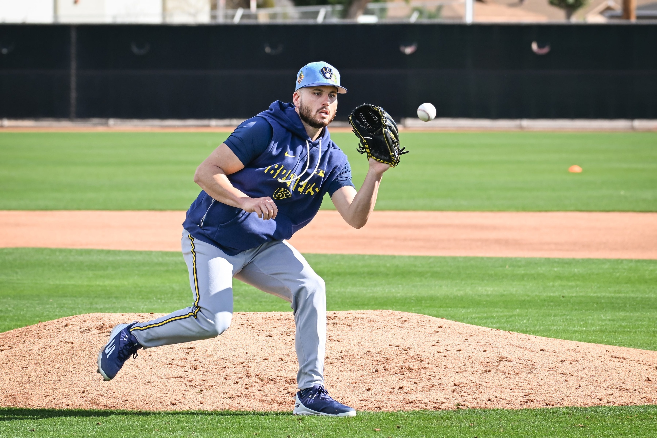 Yankees sign Peter Strzelecki to minors contract