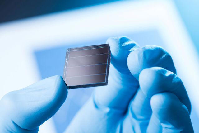 Scientists solve hidden leakage problem in next-gen solar cells ...
