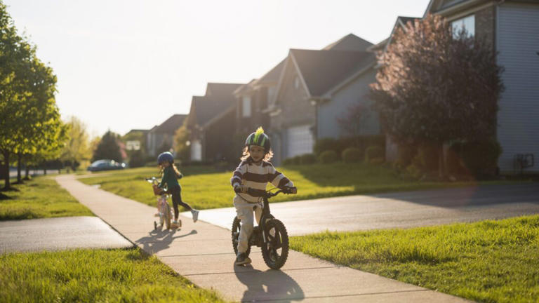 Mom receives anonymous letter from neighbors demanding she clean up her ...