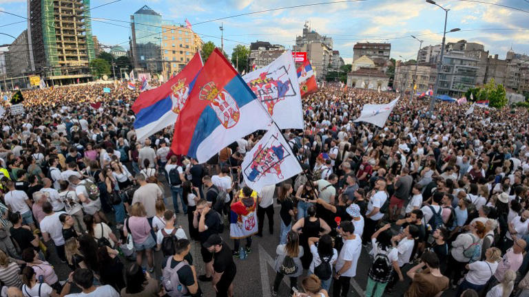 Tens of thousands rally in Serbia for antigovernment demonstrations