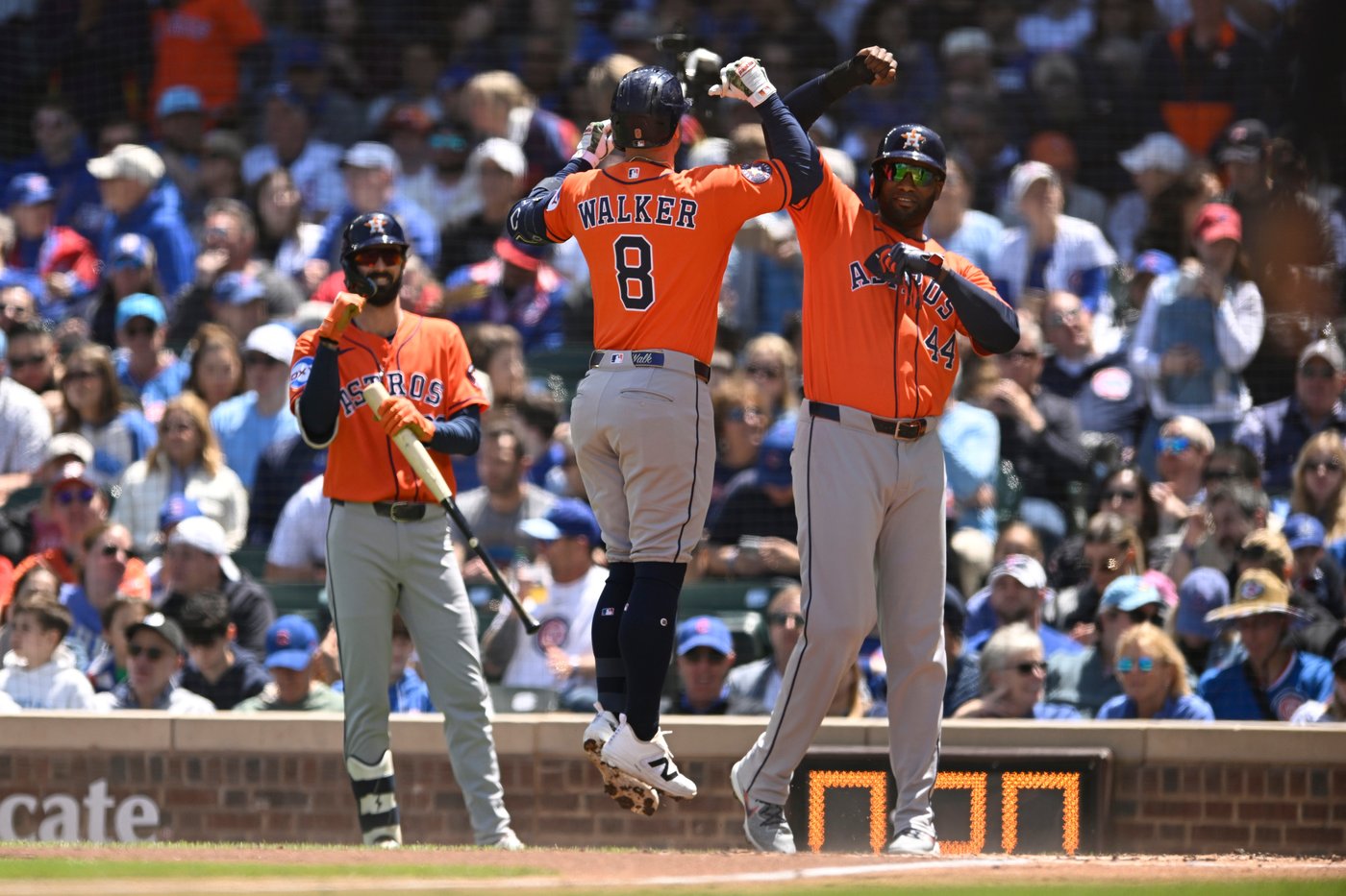 Astros slugger Yordan Alvarez leaves game against Cubs in 6th inning ...