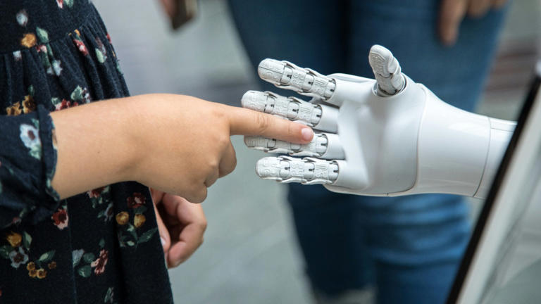 A Chinese lab just gave a humanoid robot electronic skin sensitive ...