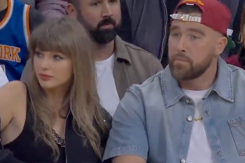 Taylor Swift fans lose it over her amusing gesture to Travis Kelce ...
