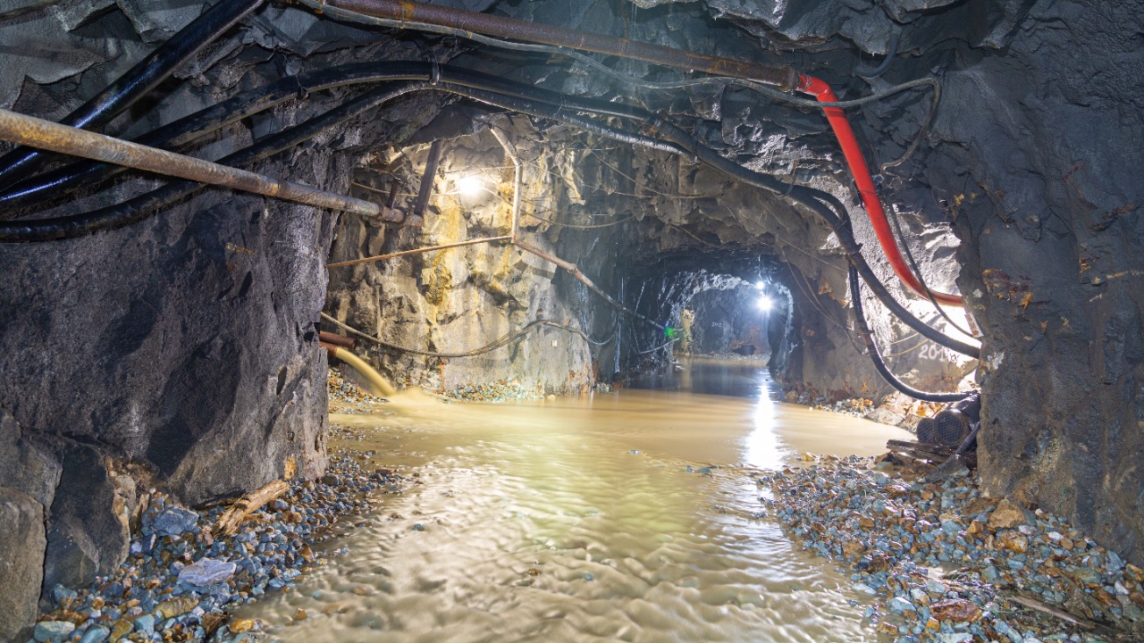Scientists just found ancient underground rocks in Canada quietly ...