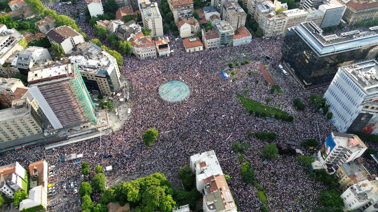 Tens of thousands rally in Serbia for antigovernment demonstrations