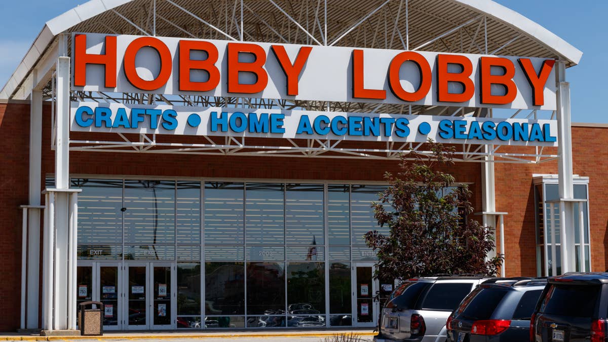 Shoppers can't get enough of Hobby Lobby's stylish $40 mid-century bar ...