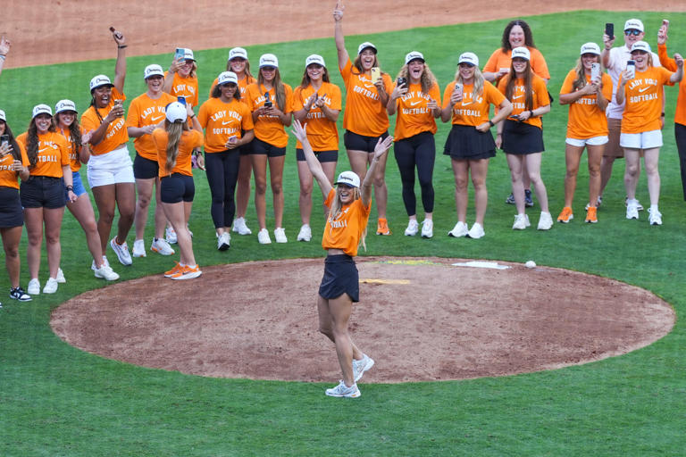 Savannah Bananas light up Neyland Stadium for sold-out crowd
