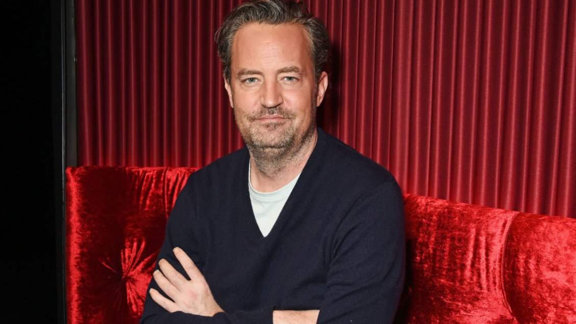 Subastan billetera de Matthew Perry y una carta que le escribió ...