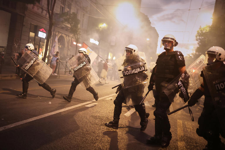 Protesters clash with police after an anti-government rally in Serbia's ...