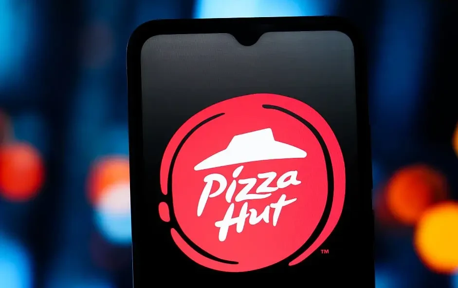 Pizza Hut's retro revival draws long-distance diners