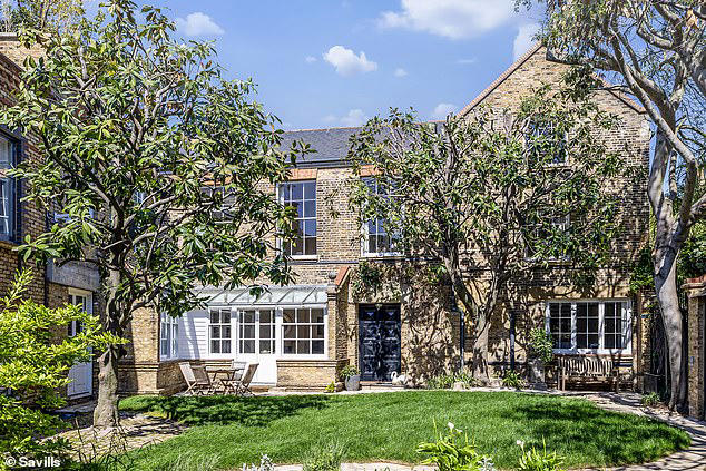 Jemima Goldsmith fends off 'empty nest syndrome' by putting £6.5m West ...