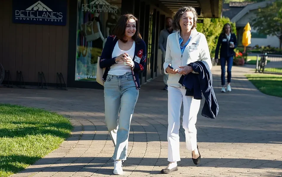 Sheryl Sandberg urges graduates to ditch 10-year career plans