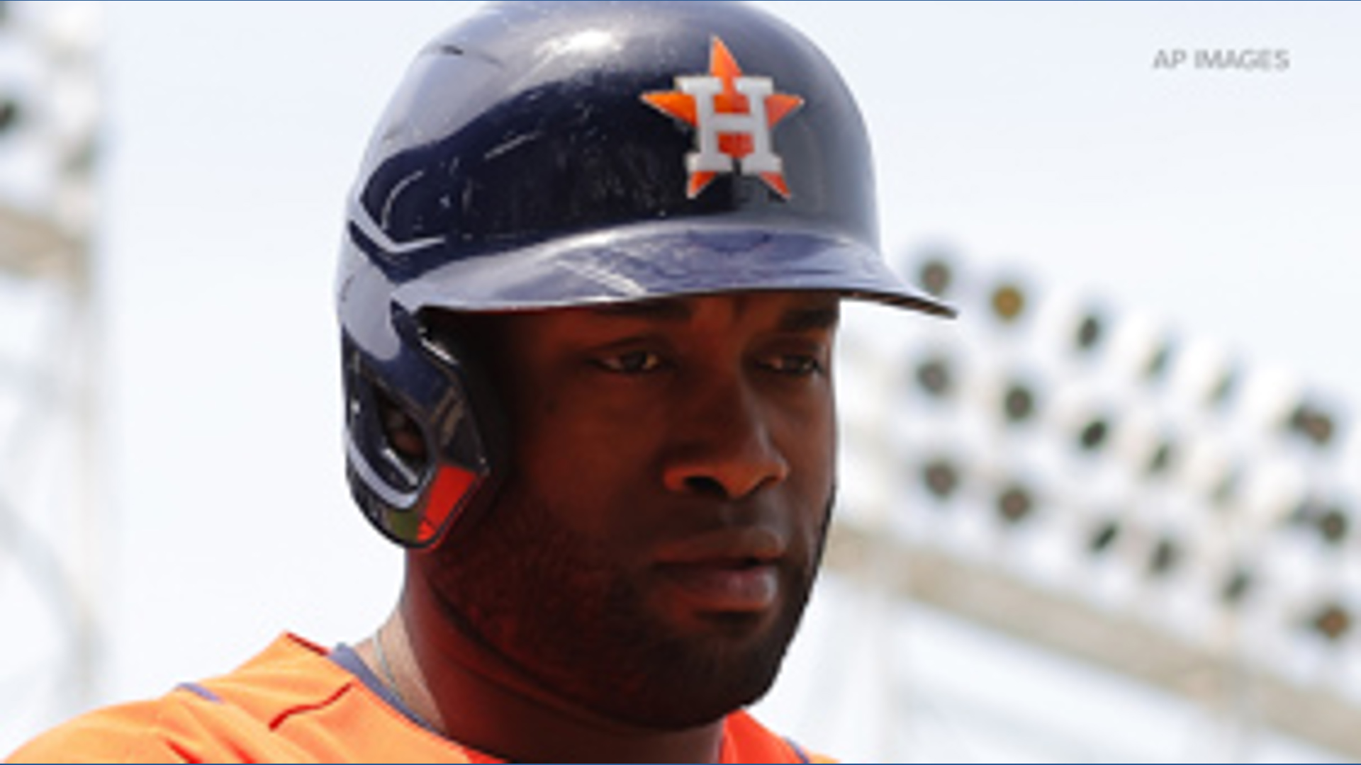 Yordan Álvarez exits game early