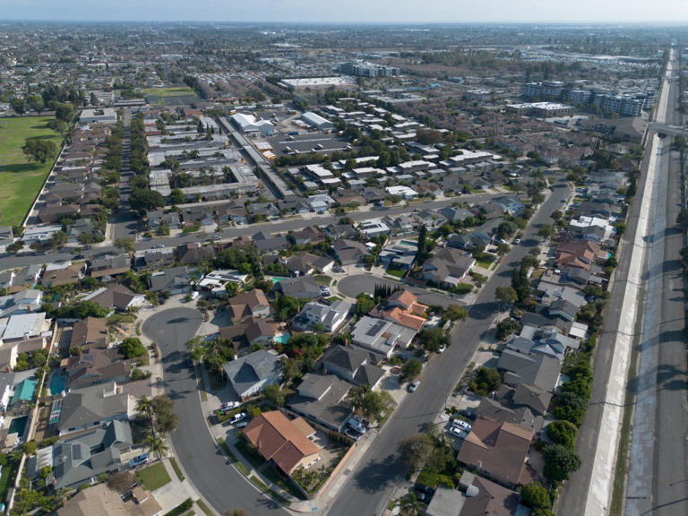 Empty streets and packed shelters across Orange County as thousands ...