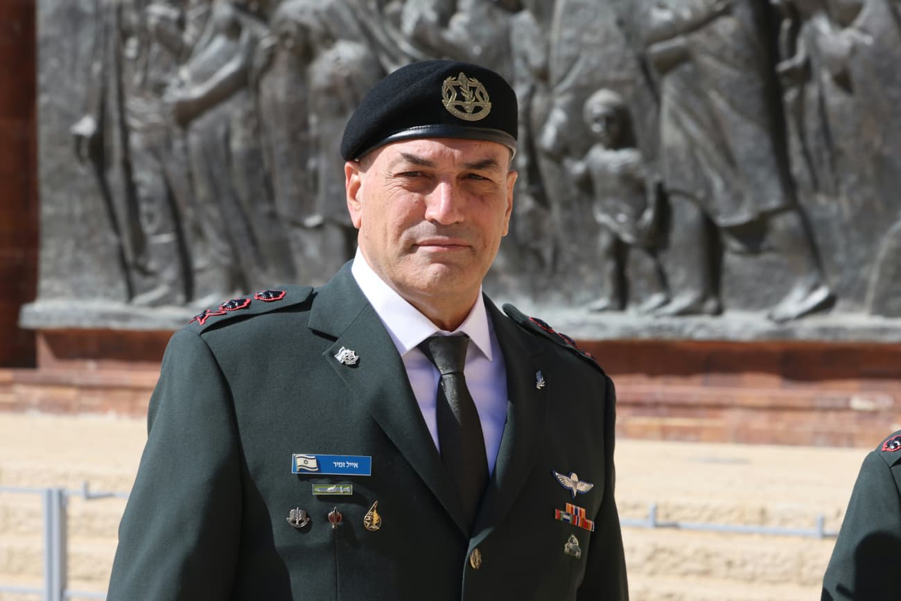 'Traitor,' 'enemy of Israel': Dozens protest outside IDF chief's home ...