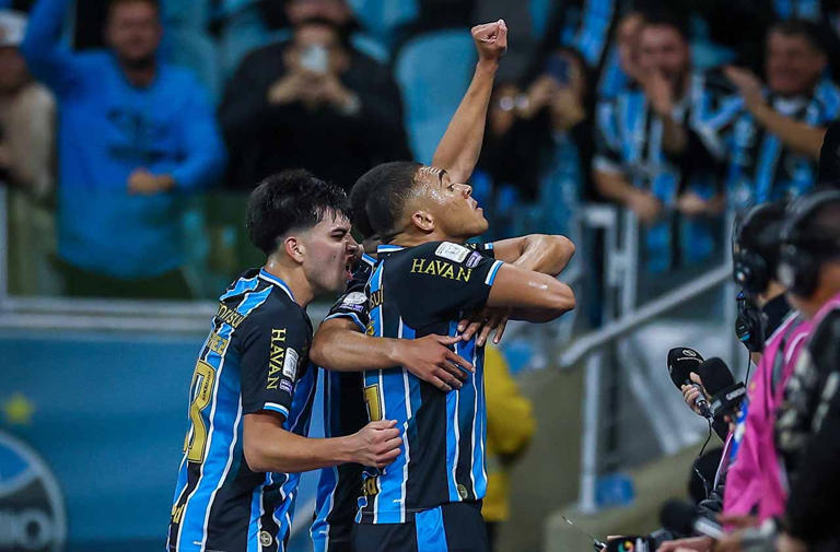 Vice-presidente do Grêmio abre o jogo sobre reforços e defende Luís Castro