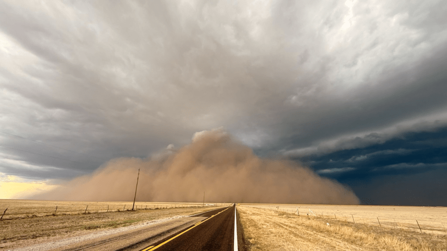 Dust causing low visibility in east of Channing
