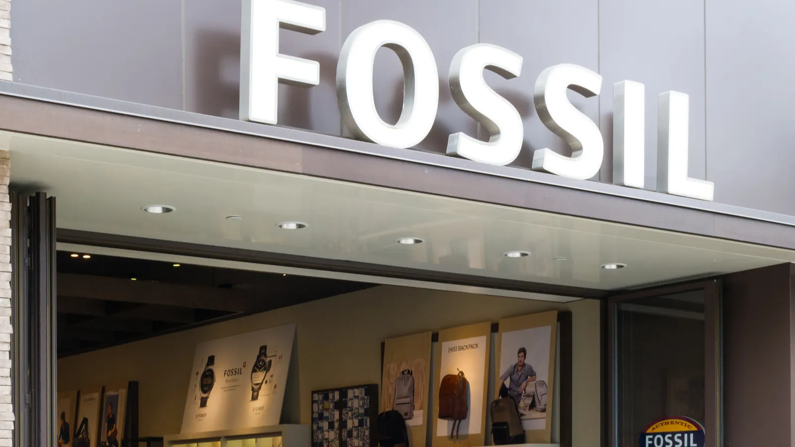 Retail slowdown pushes Fossil to shrink its footprint across American malls
