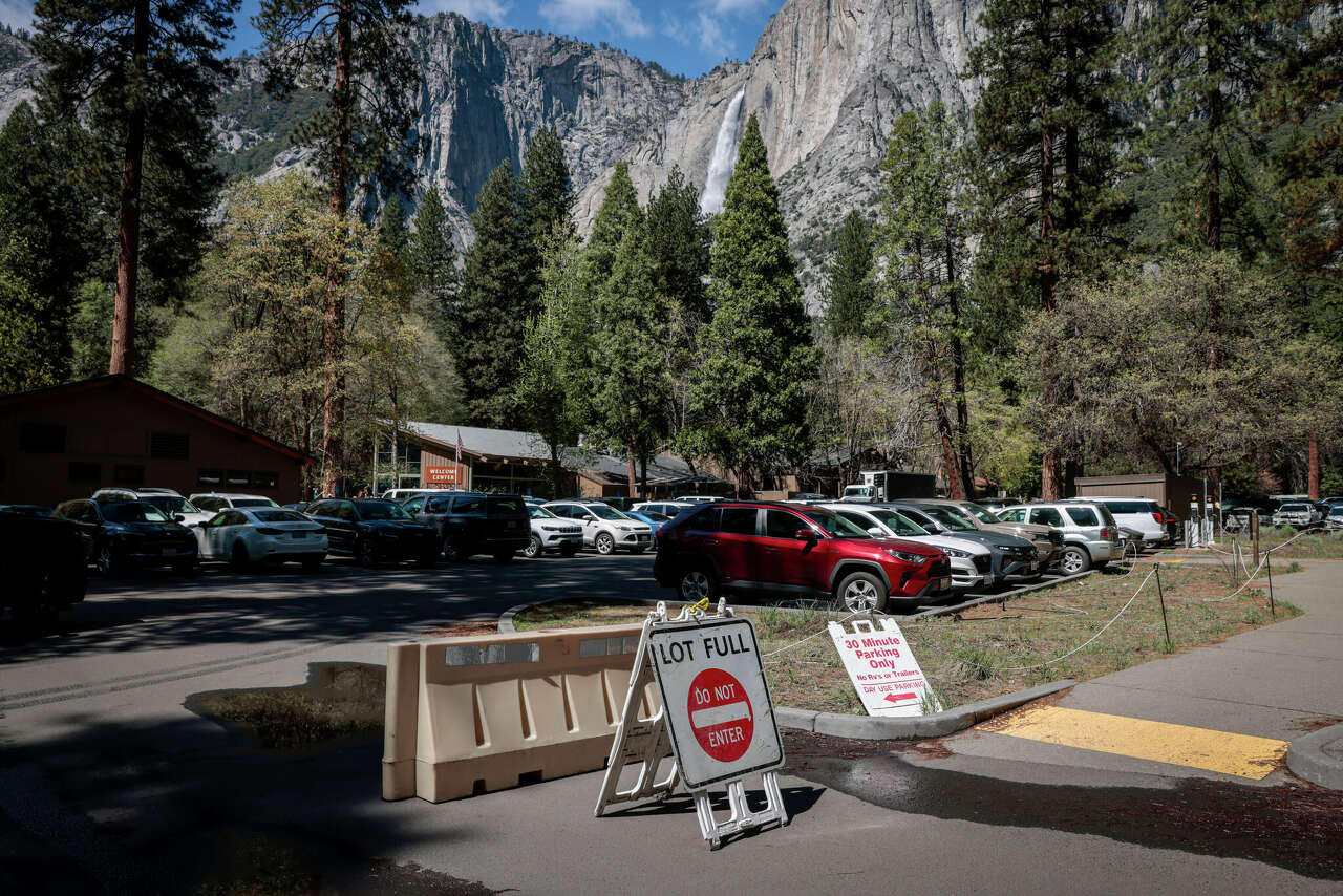 Yosemite traffic backs up as holiday weekend crowds test no-reservation ...