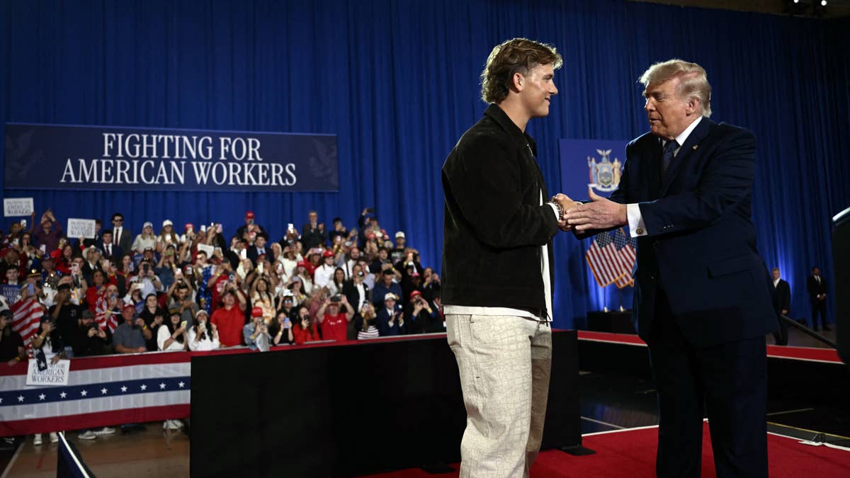 Jaxson Dart introduces Trump at rally; teammates address locker room ...