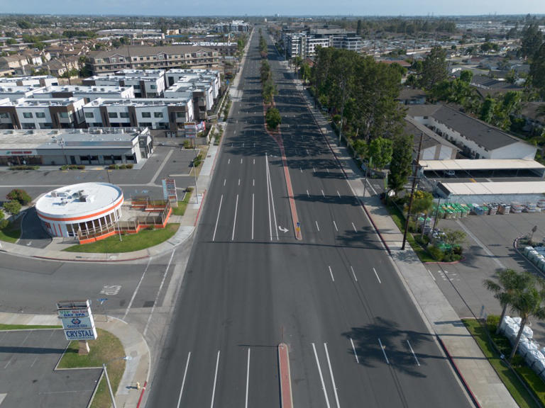 Empty streets and packed shelters across Orange County as thousands ...
