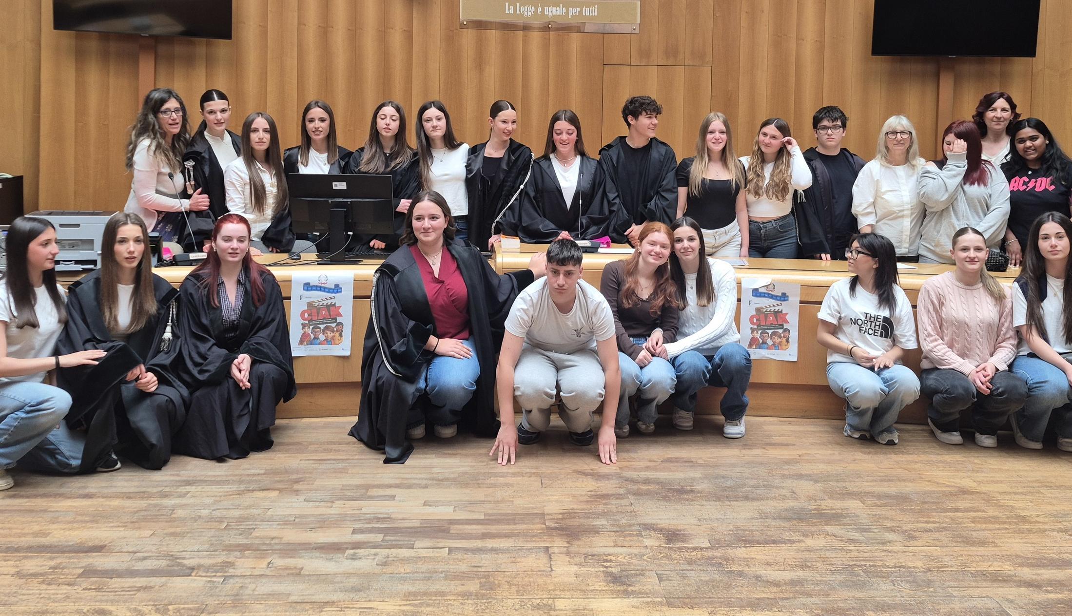 Studenti con la toga. Processo per «revenge». La giovane giudice ...