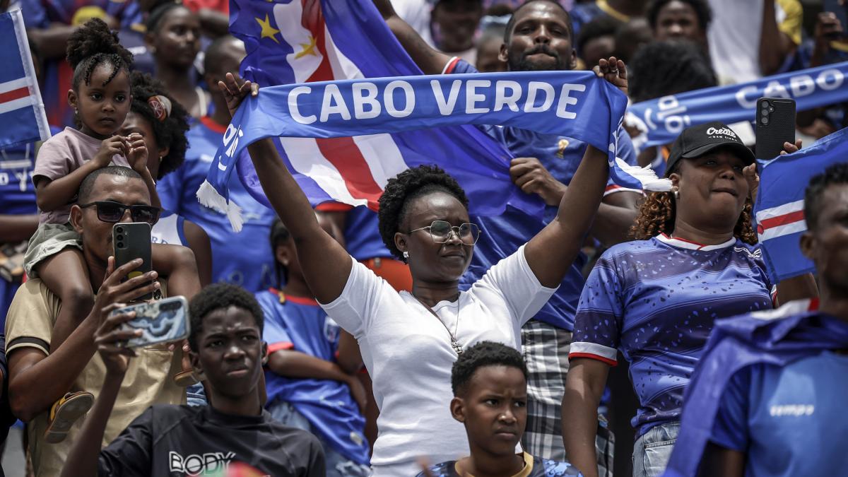 'Tiburones azules' se pasean por Cabo Verde previo al Mundial 2026