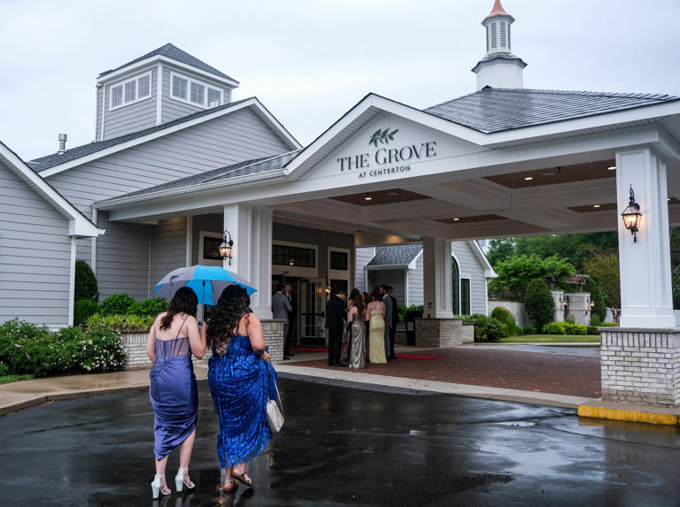 Arthur P Schalick High School prom 2026 (77 photos)