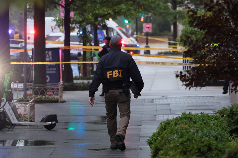 White House lockdown lifted after shooting suspect killed in ...