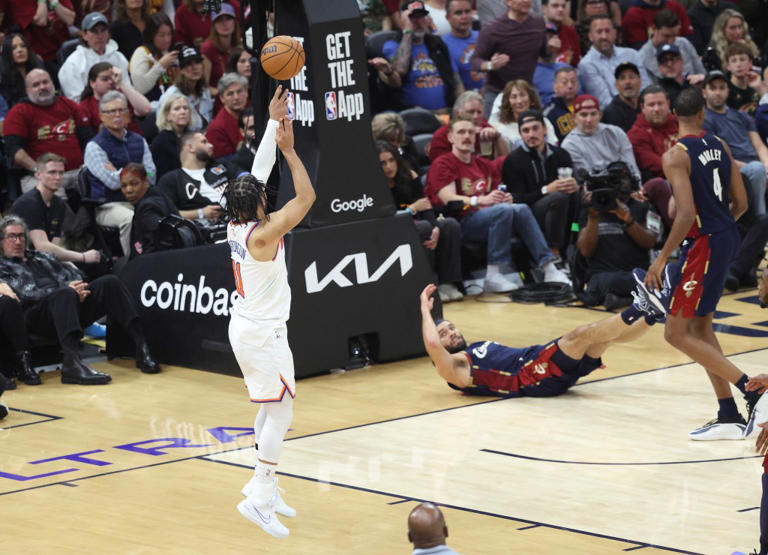 Knicks one win from NBA Finals after convincing Game 3 win over Cavaliers