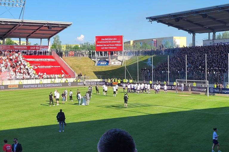 Erzgebirge Aue gewinnt Sachsenpokal-Finale: Chaoten schmeißen Pyro in ...