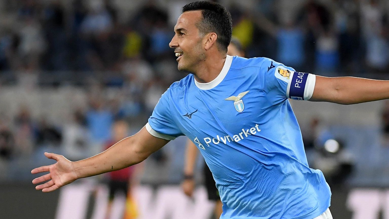 Pedro lascia la Lazio tra abbracci e occhi lucidi: Mourinho l'ha ...