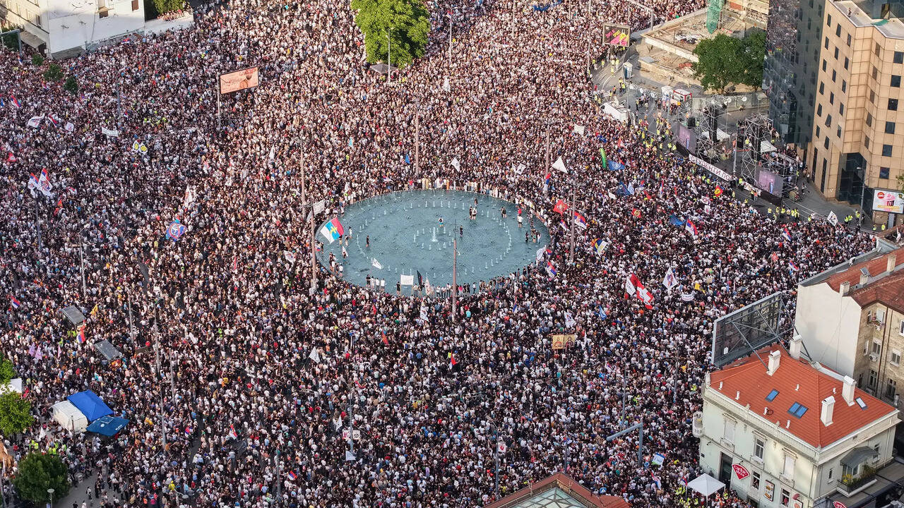 Protests in Belgrade: Clashes erupt after massive anti-government rally