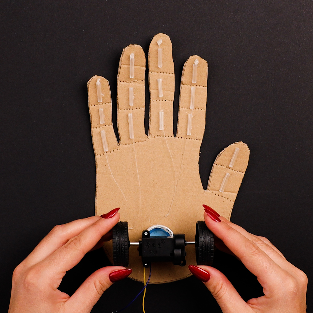 Make a Wednesday Addams Thing hand using cardboard! 😯