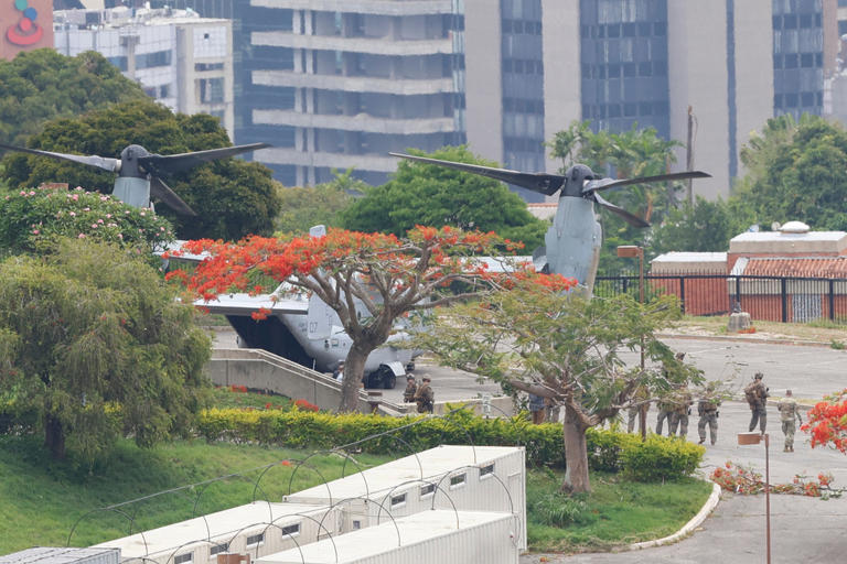 Marines conduct a rapid response exercise at the US Embassy in ...