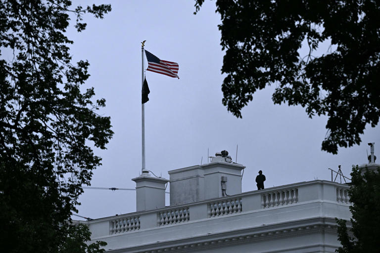 White House shooting: Gun-wielding suspect killed by Secret Service