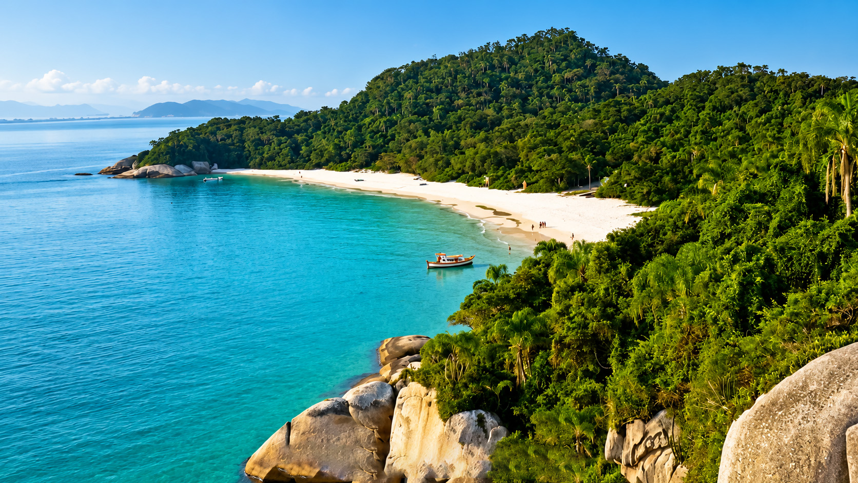 Campeche Island’s crystal waters hidden off Florianópolis
