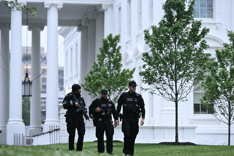 White House shooting: Gun-wielding suspect killed by Secret Service